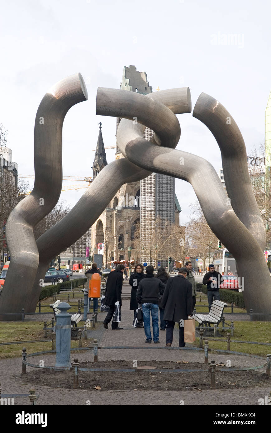 Tourists sculpture hi-res stock photography and images - Alamy