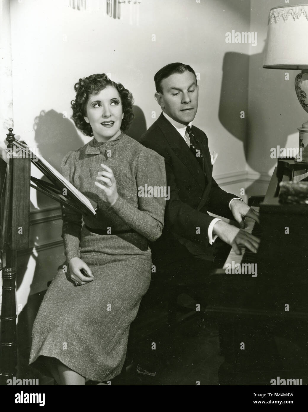 Radio actors hi-res stock photography and images - Alamy