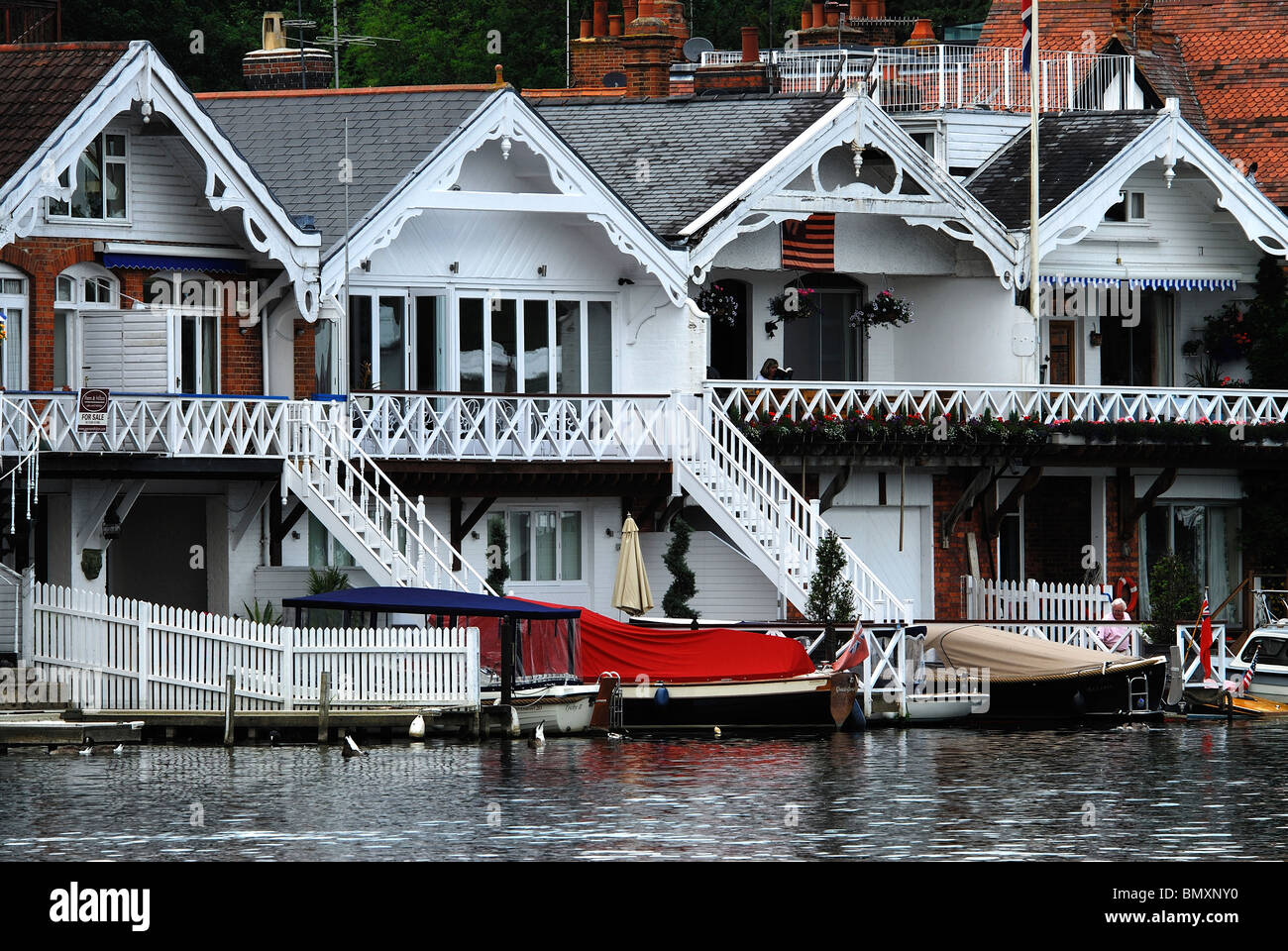 Riverside houses on the River Thames, Henley Stock Photo - Alamy