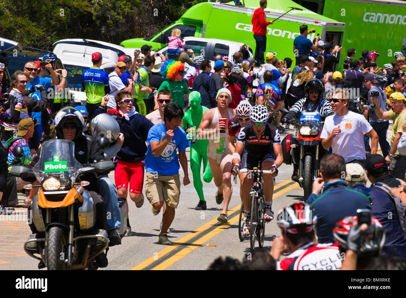 Costumes and crowds many sports action hi-res stock photography and ...