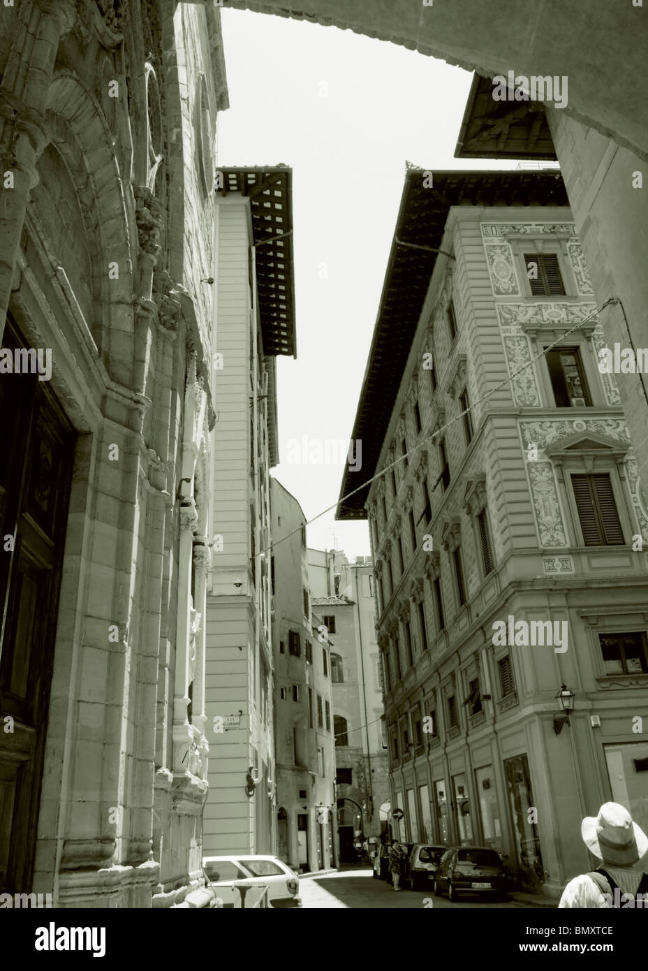 Florence street view hi-res stock photography and images - Alamy