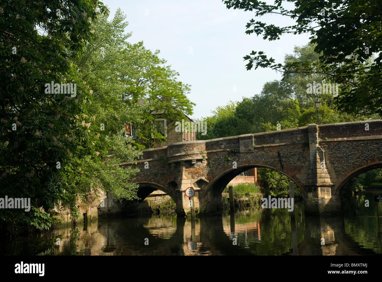England medieval stone bridge hi-res stock photography and images - Alamy