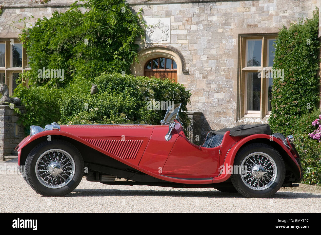 Classic car profile hi-res stock photography and images - Alamy