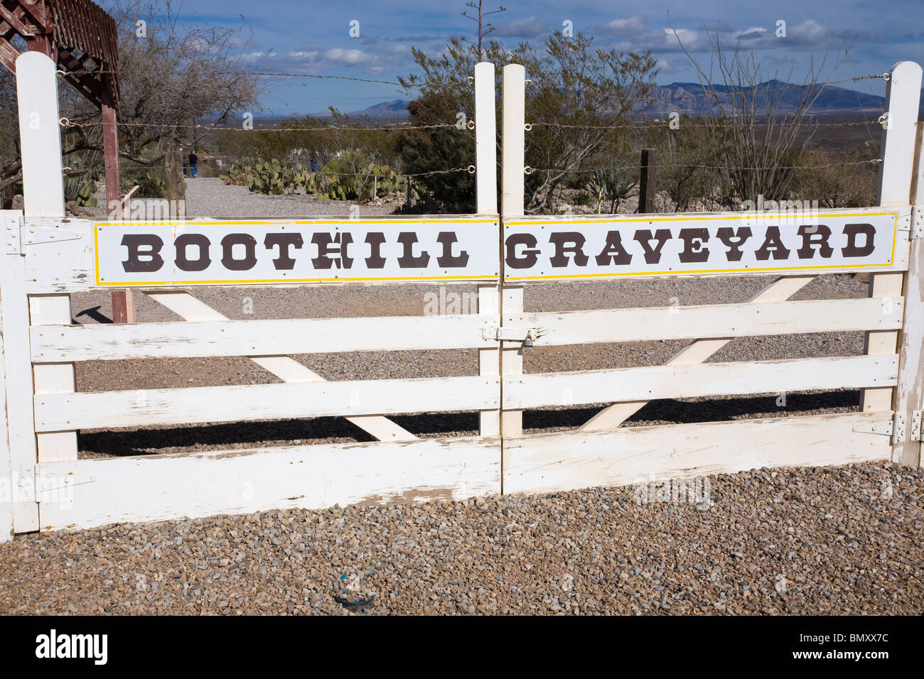 Old graveyard gate hi-res stock photography and images - Alamy