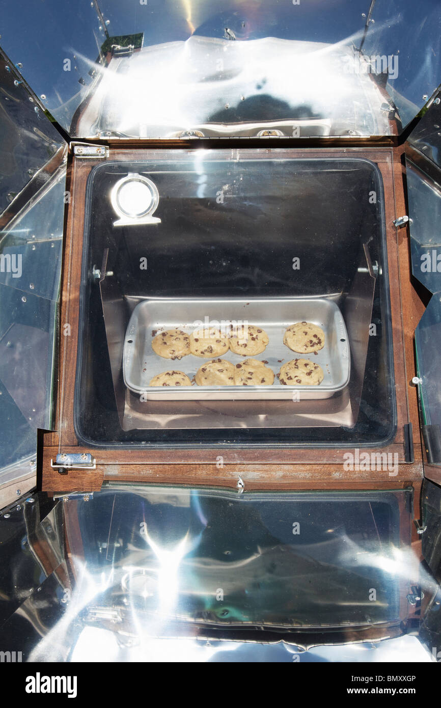 Solar oven cookies hi-res stock photography and images - Alamy