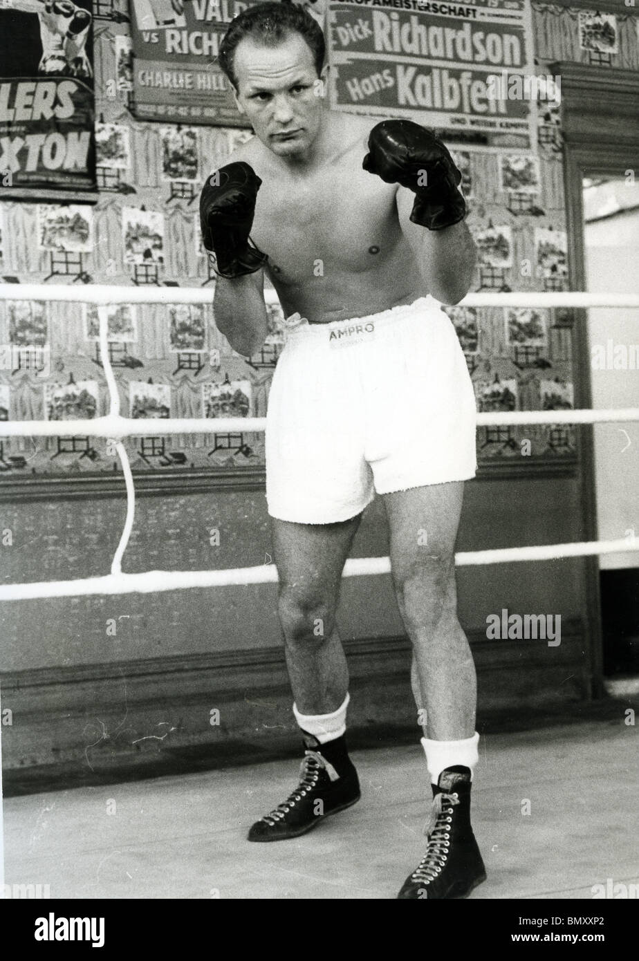 HENRY COOPER - English Heavyweight boxer about 1962 Stock Photo - Alamy