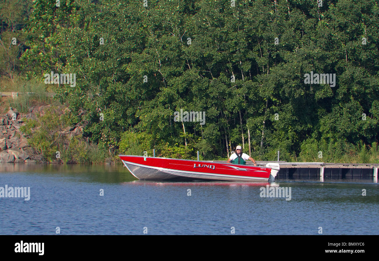 Red fishing boat hi-res stock photography and images - Alamy