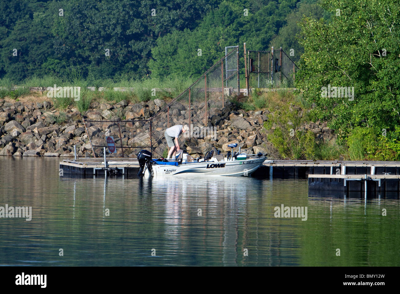 Getting the boat ready hi-res stock photography and images - Alamy