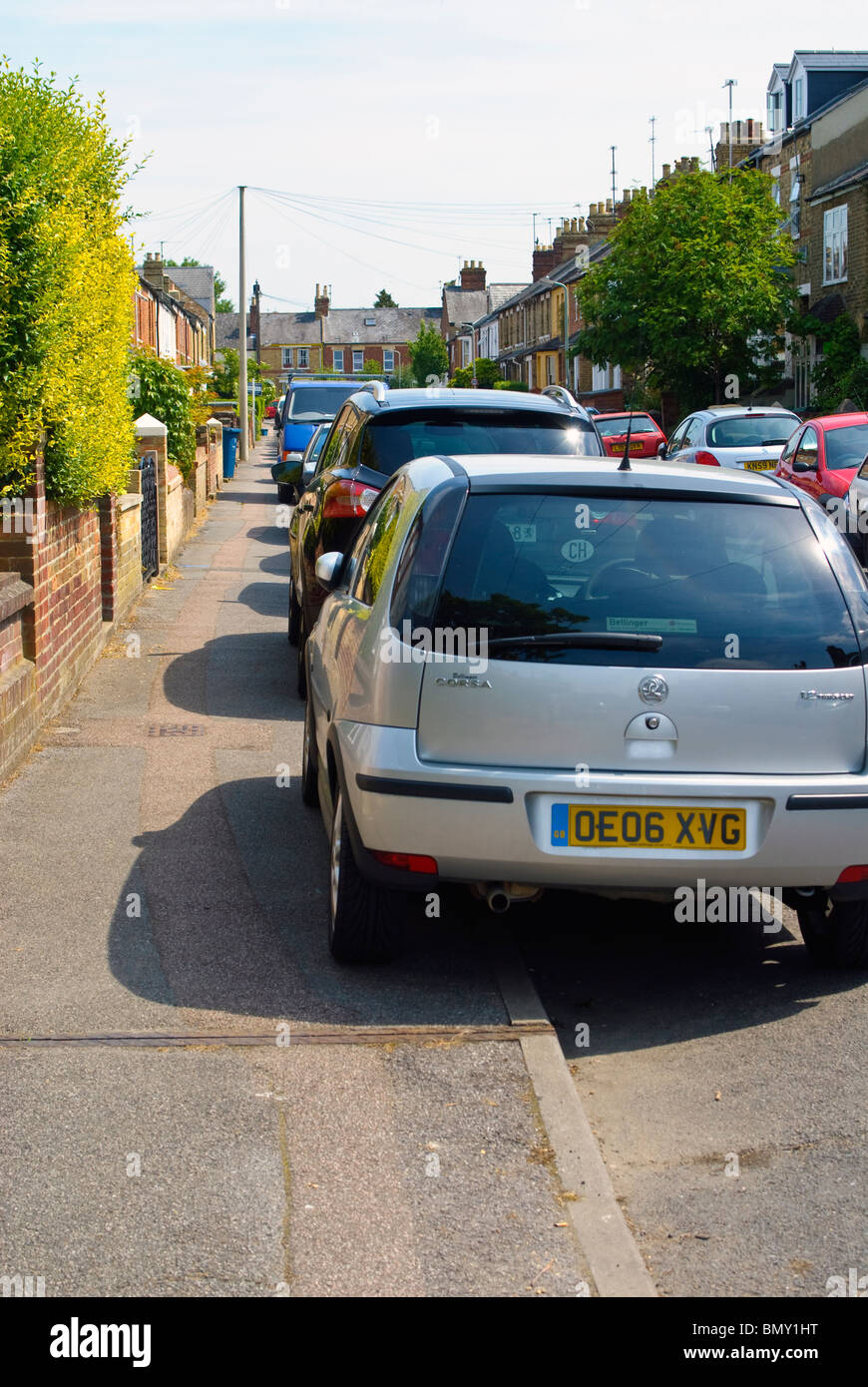 Car parked on footpath hi-res stock photography and images - Alamy