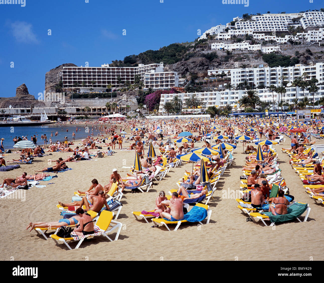 Holidaymakers on the beach, Puerto Rico, Gran Canaria, Canary Islands ...