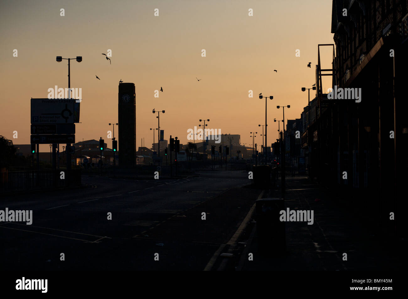 Dawn on the seafront in Rhyl Stock Photo - Alamy