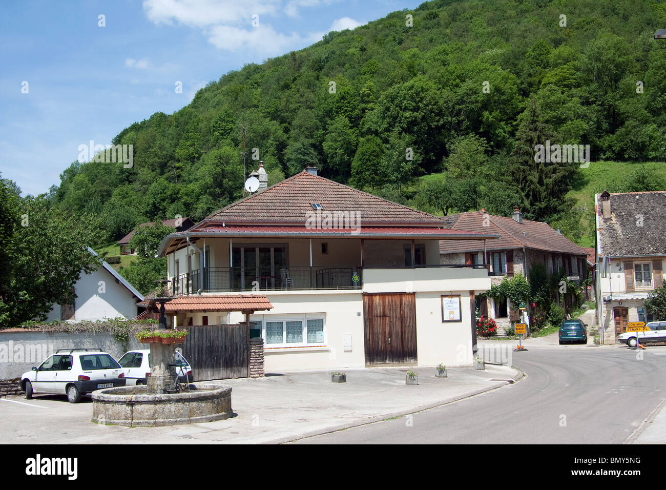 mountain woodland trees detached country house car Stock Photo - Alamy
