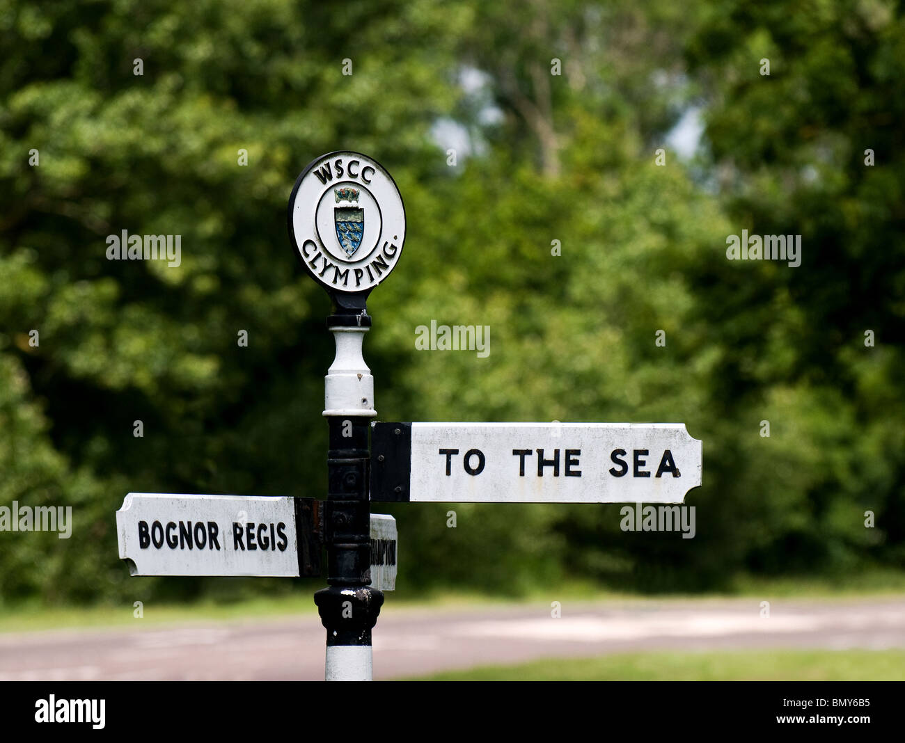 A sign pointing the way to the sea Stock Photo - Alamy