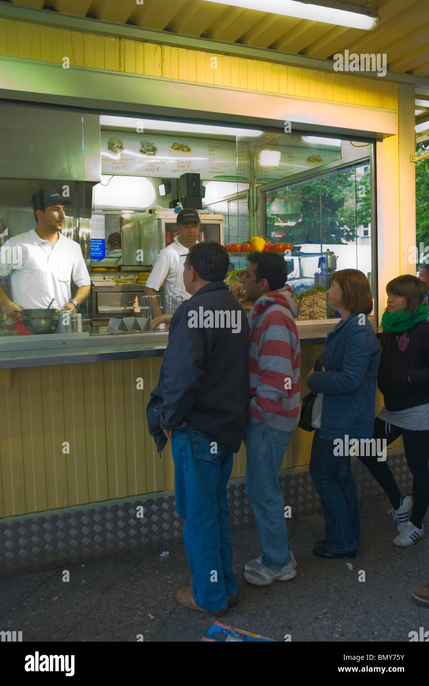 Kebab stand berlin hi-res stock photography and images - Alamy