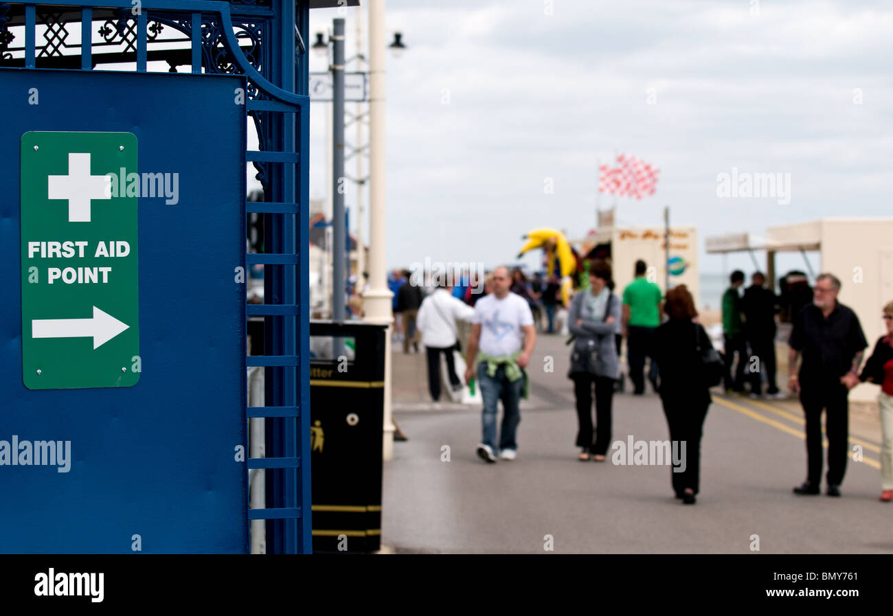 First aid sign hi-res stock photography and images - Alamy