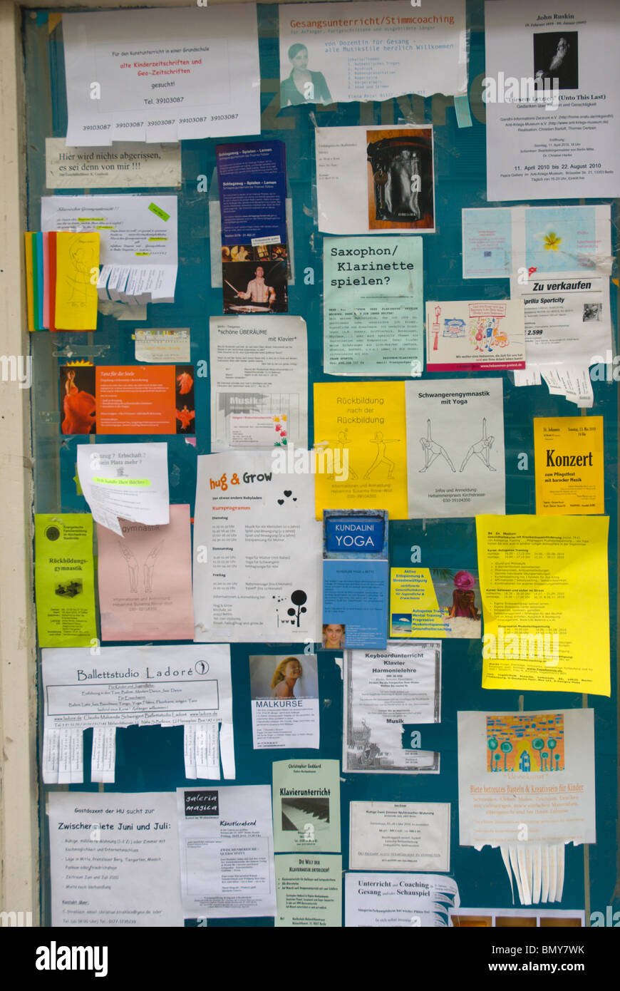 Advertising notice board hi-res stock photography and images - Alamy