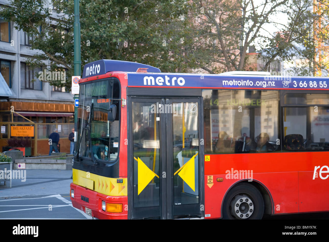 New zealand bus hi-res stock photography and images - Alamy