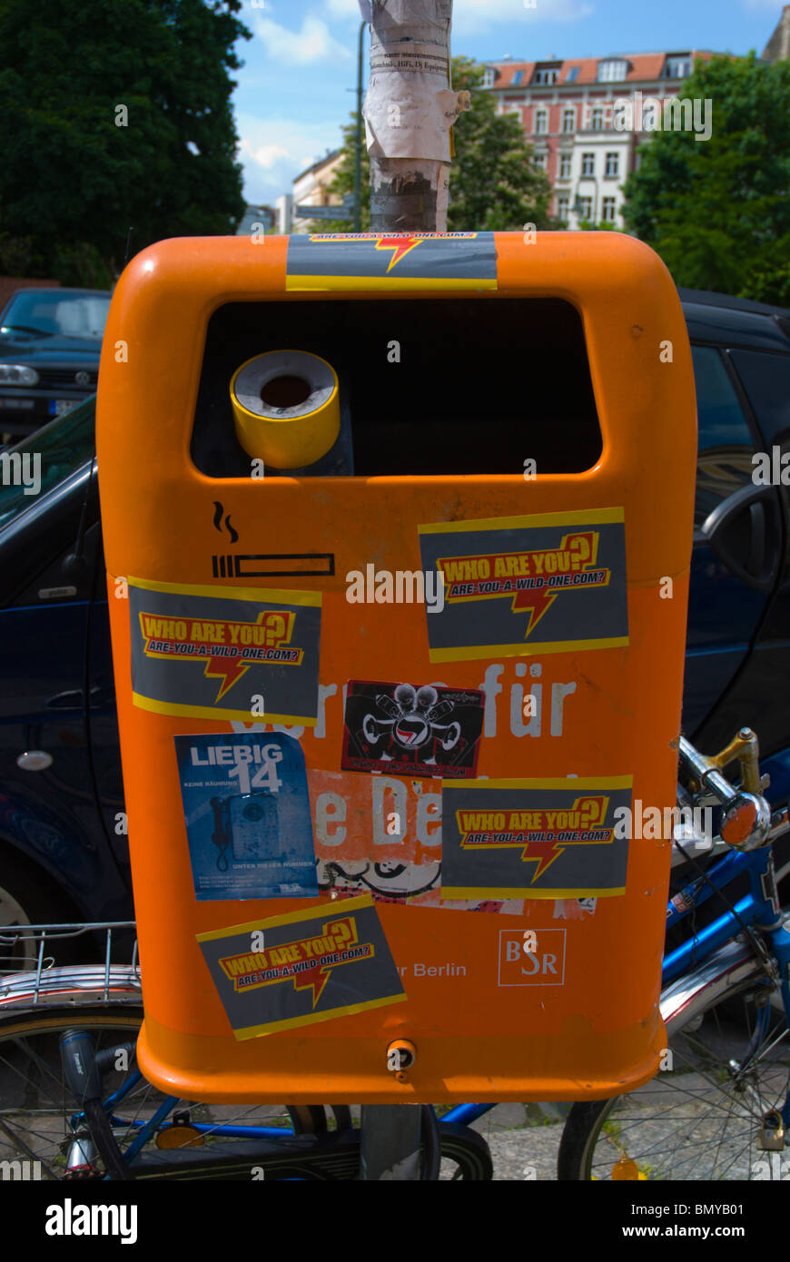 Smoking garbage hi-res stock photography and images - Alamy