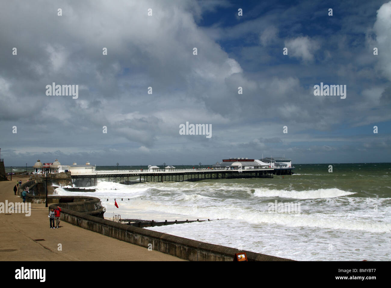 Cromer weather . High winds and seas creating nice waves around Cromer ...