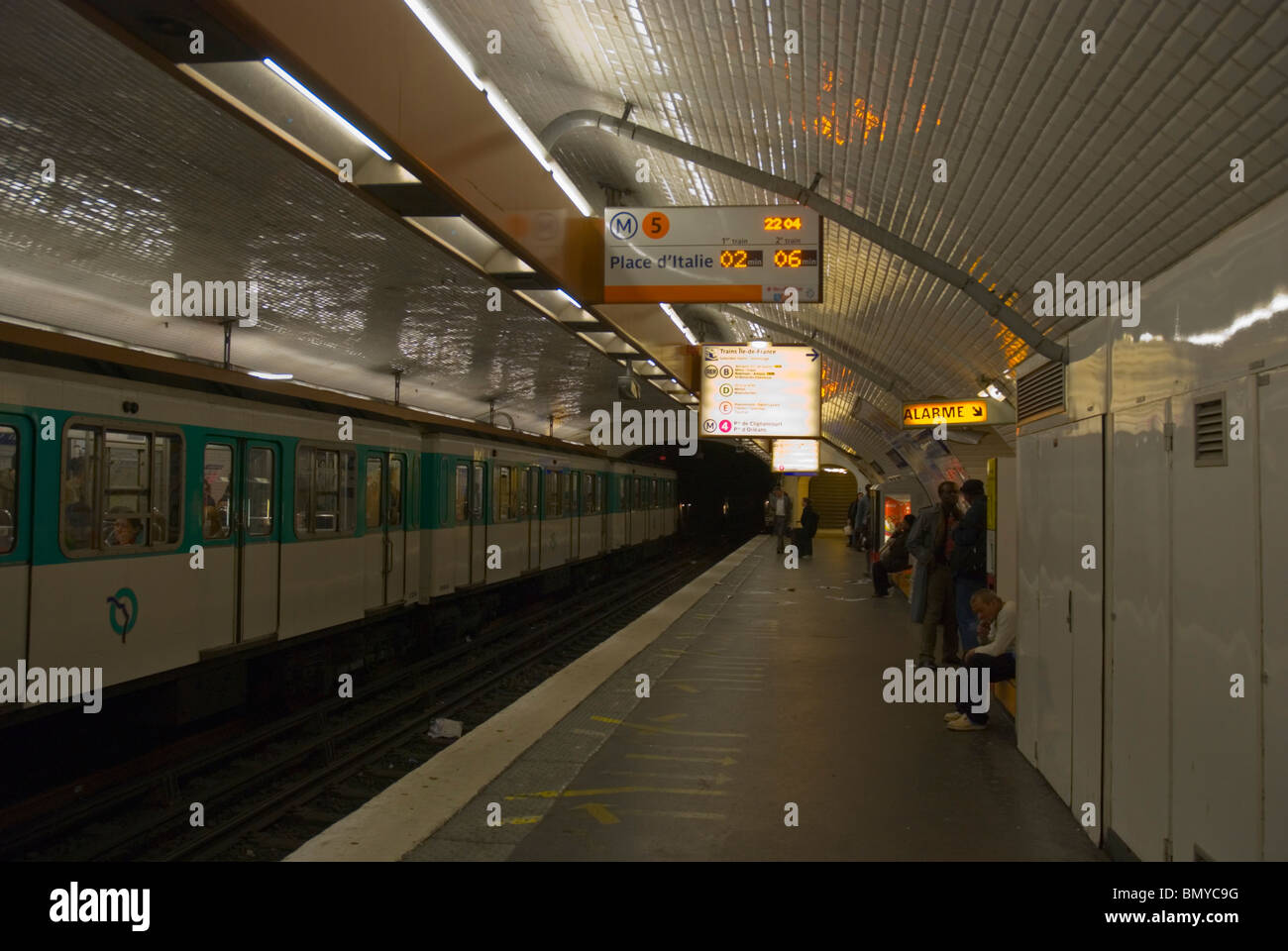 Line 5 france metro hi-res stock photography and images - Alamy