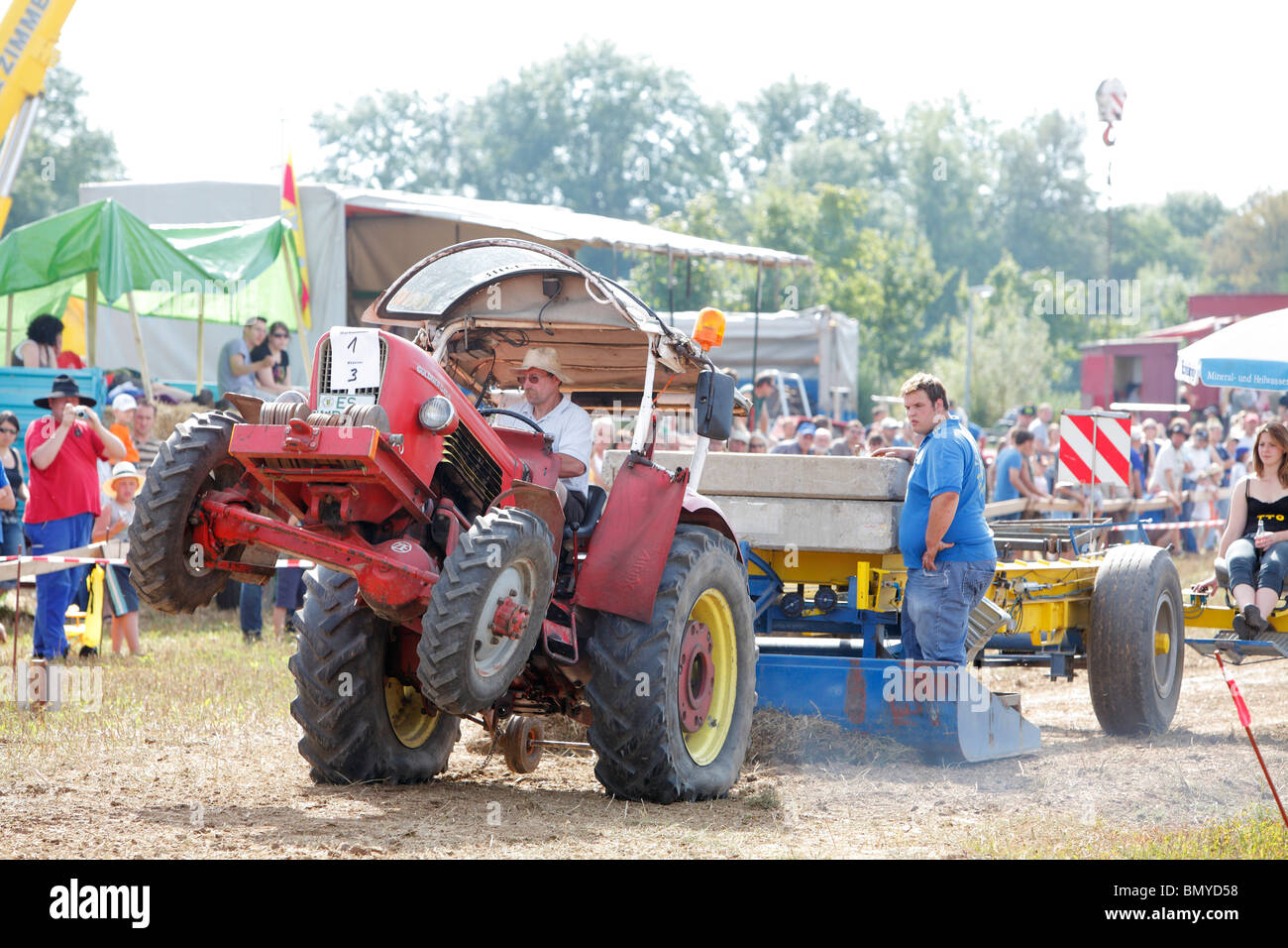 Tractor pulling competition hi-res stock photography and images - Alamy