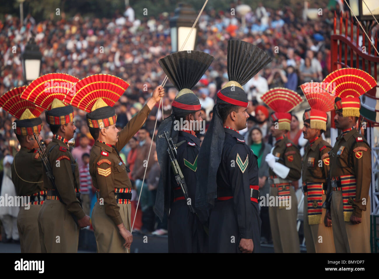 India pakistan border gate hi-res stock photography and images - Alamy
