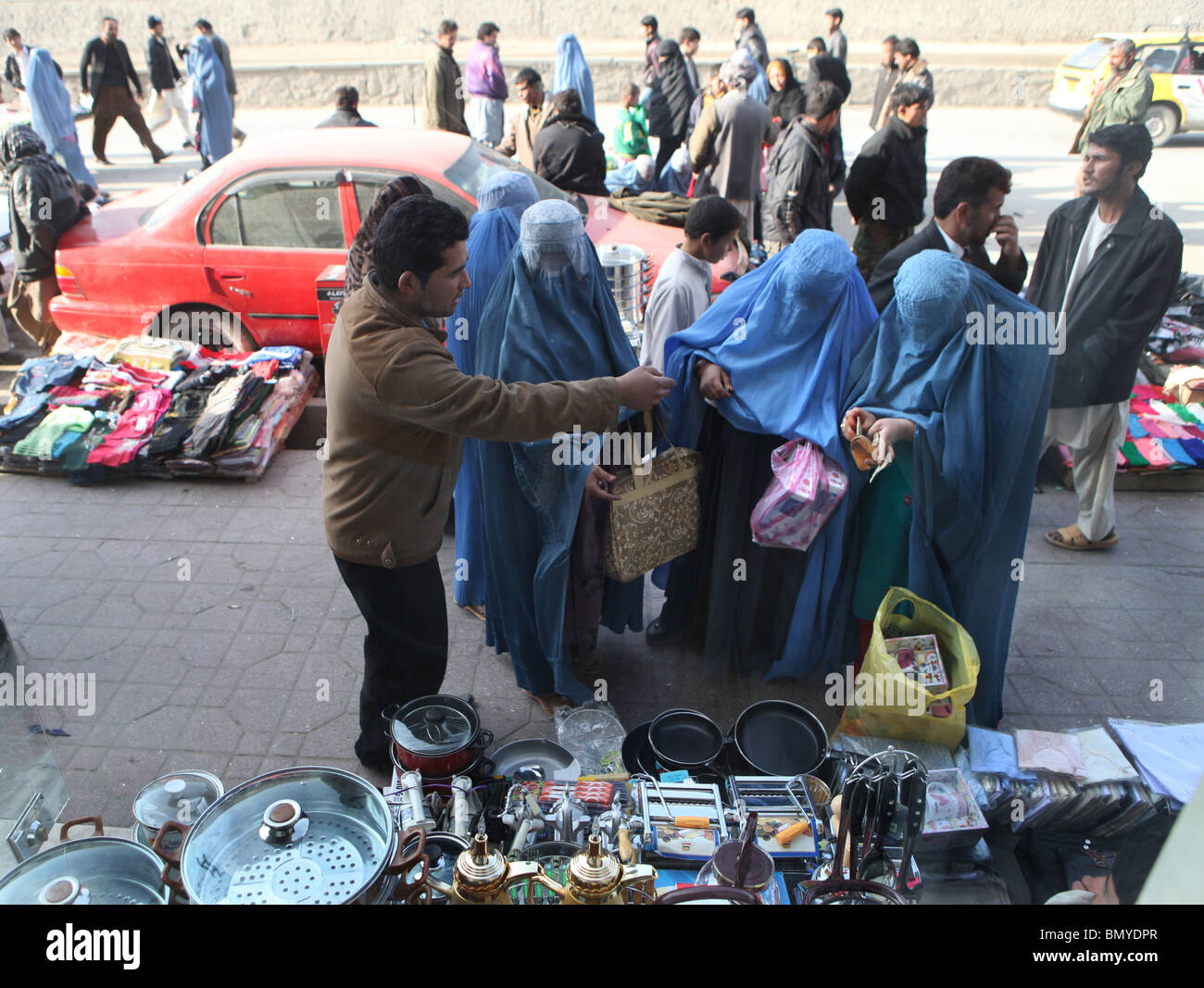 Afghan women and girls wearing a burqa in Kabul Stock Photo - Alamy