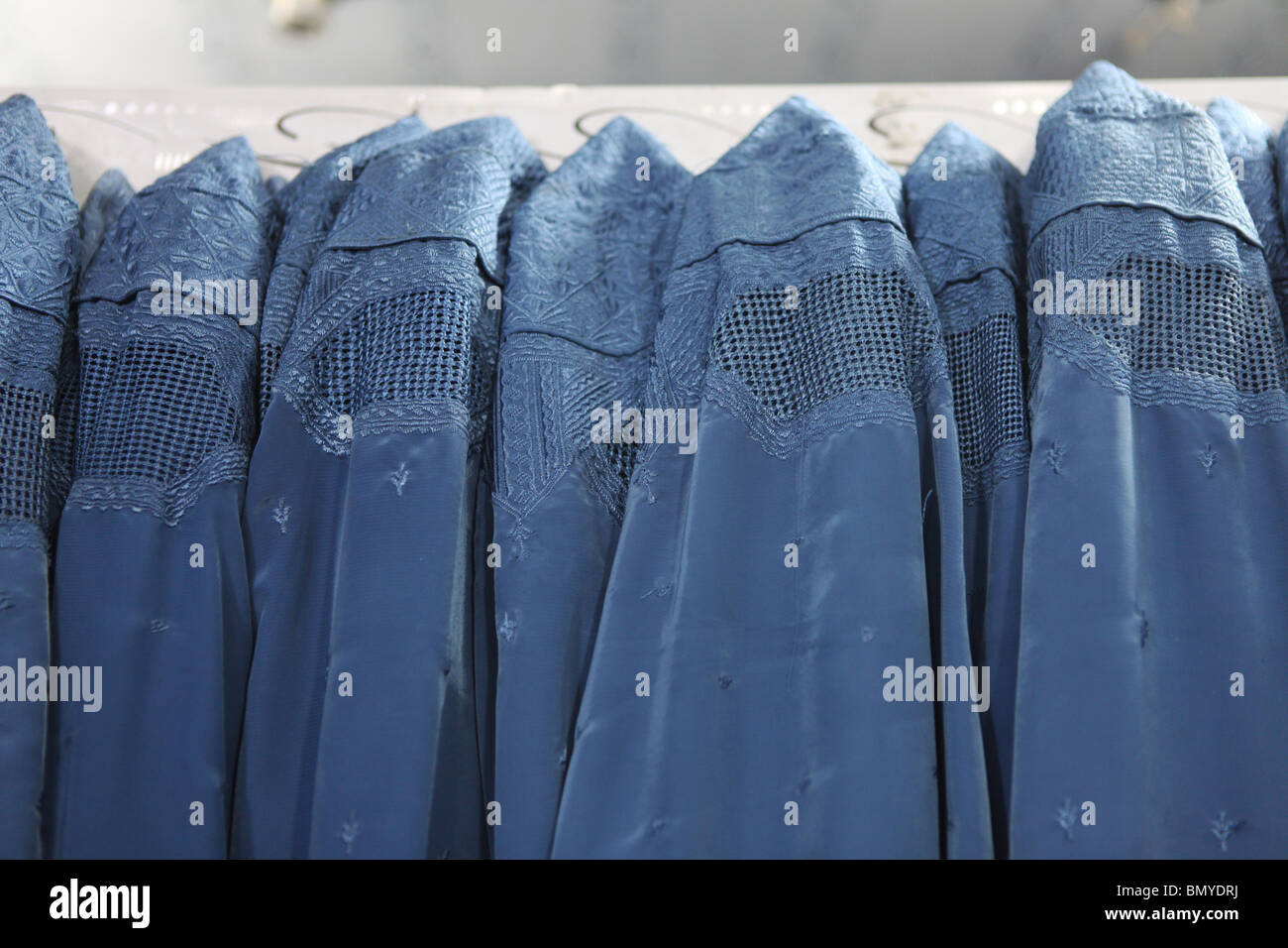 Afghan women and girls wearing a burqa in Kabul Stock Photo - Alamy