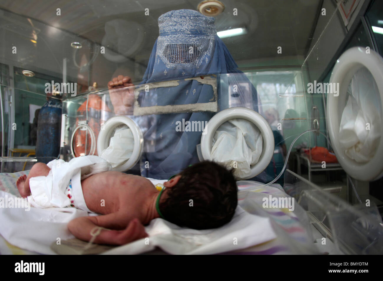 Women in burqa hi-res stock photography and images - Alamy