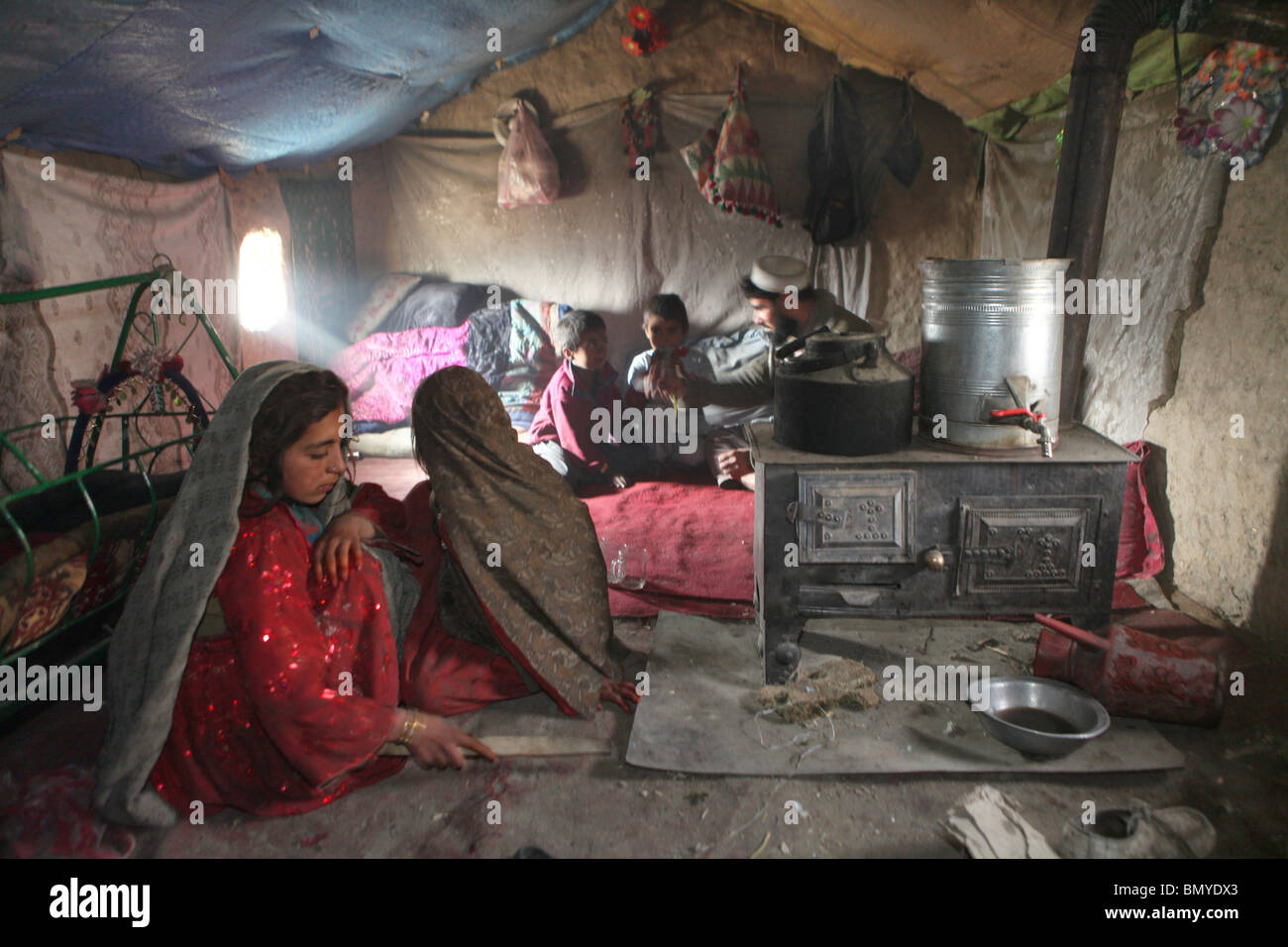 Displaced people in kabul Stock Photo - Alamy