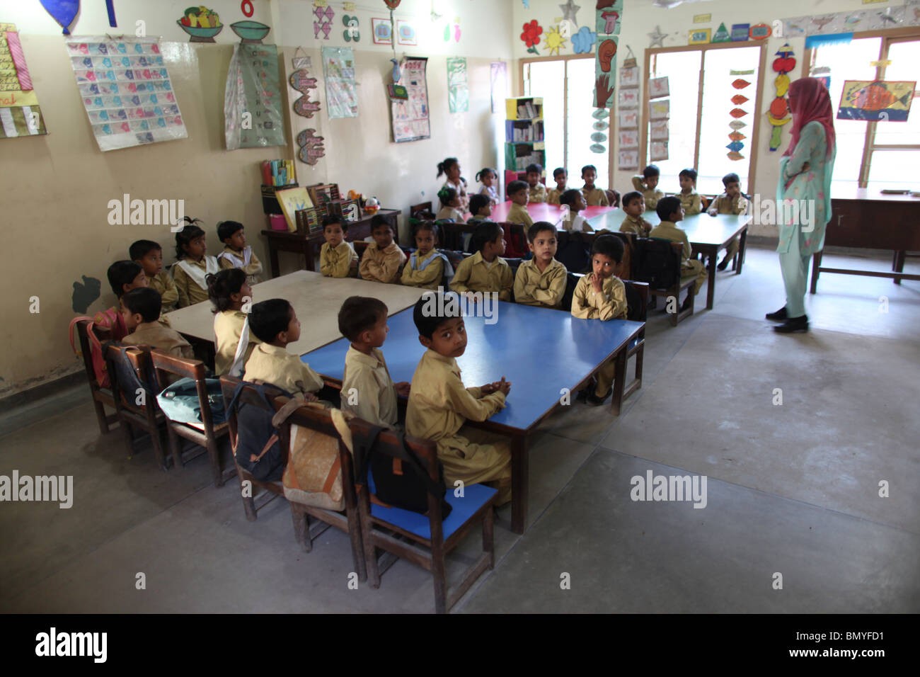 primary school in a slum in karachi, pakistan Stock Photo - Alamy