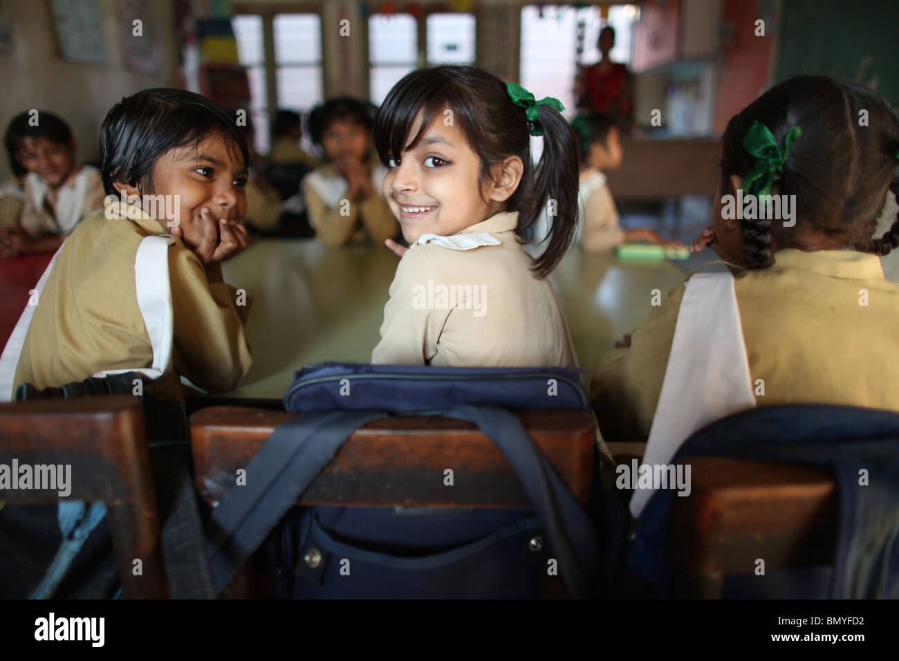 Pakistani school girls hi-res stock photography and images - Alamy