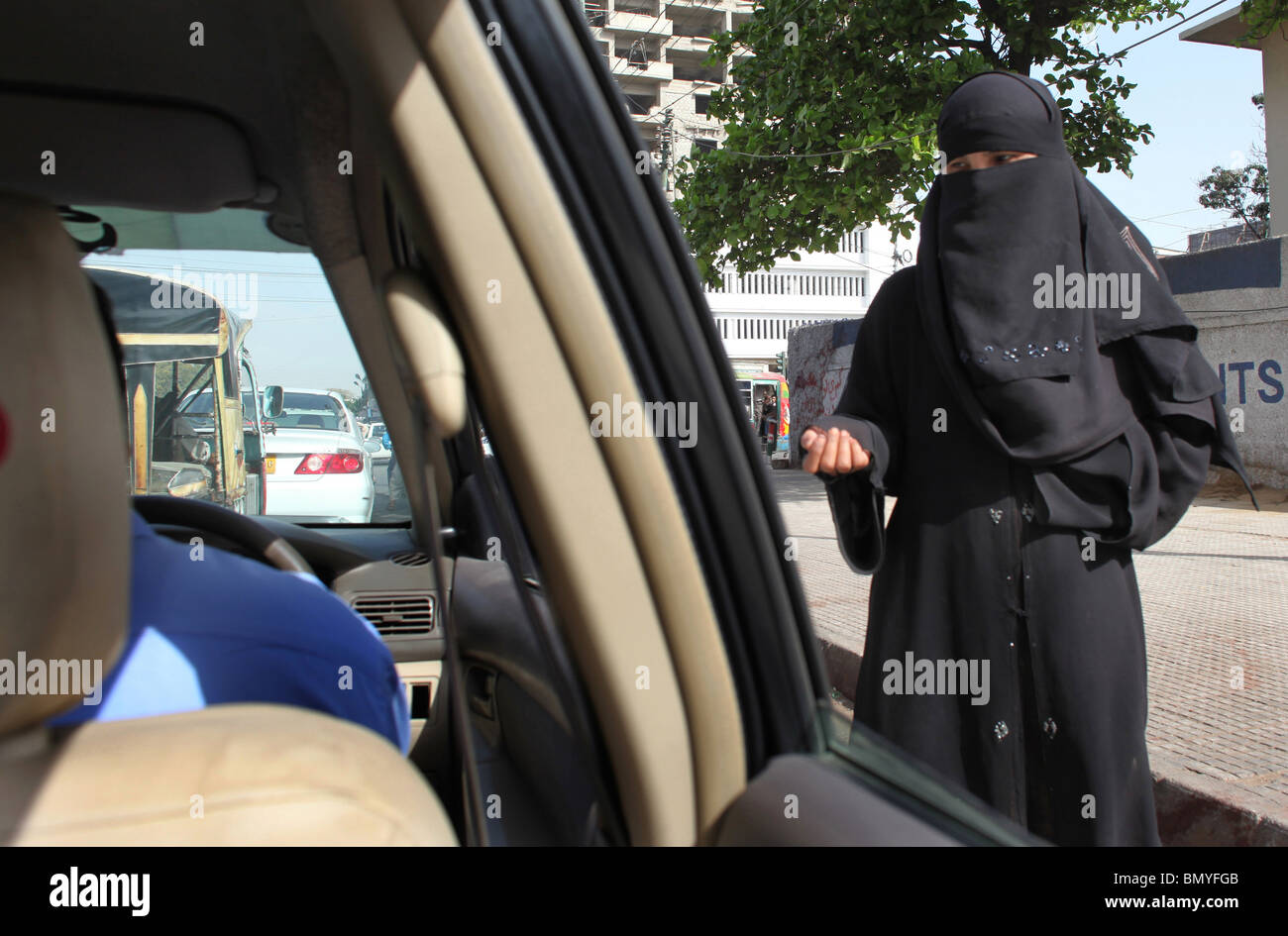 Begger in Karachi, Pakistan Stock Photo - Alamy