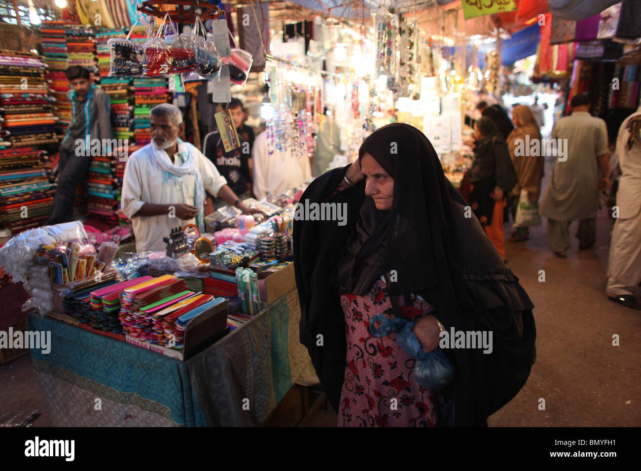 market in karachi, pakistan Stock Photo - Alamy