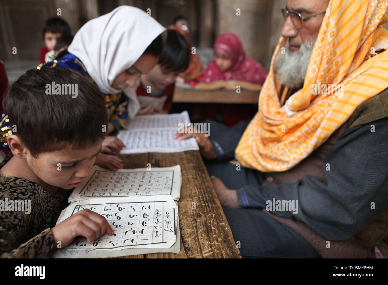 Madrasa pakistan girls hi-res stock photography and images - Alamy