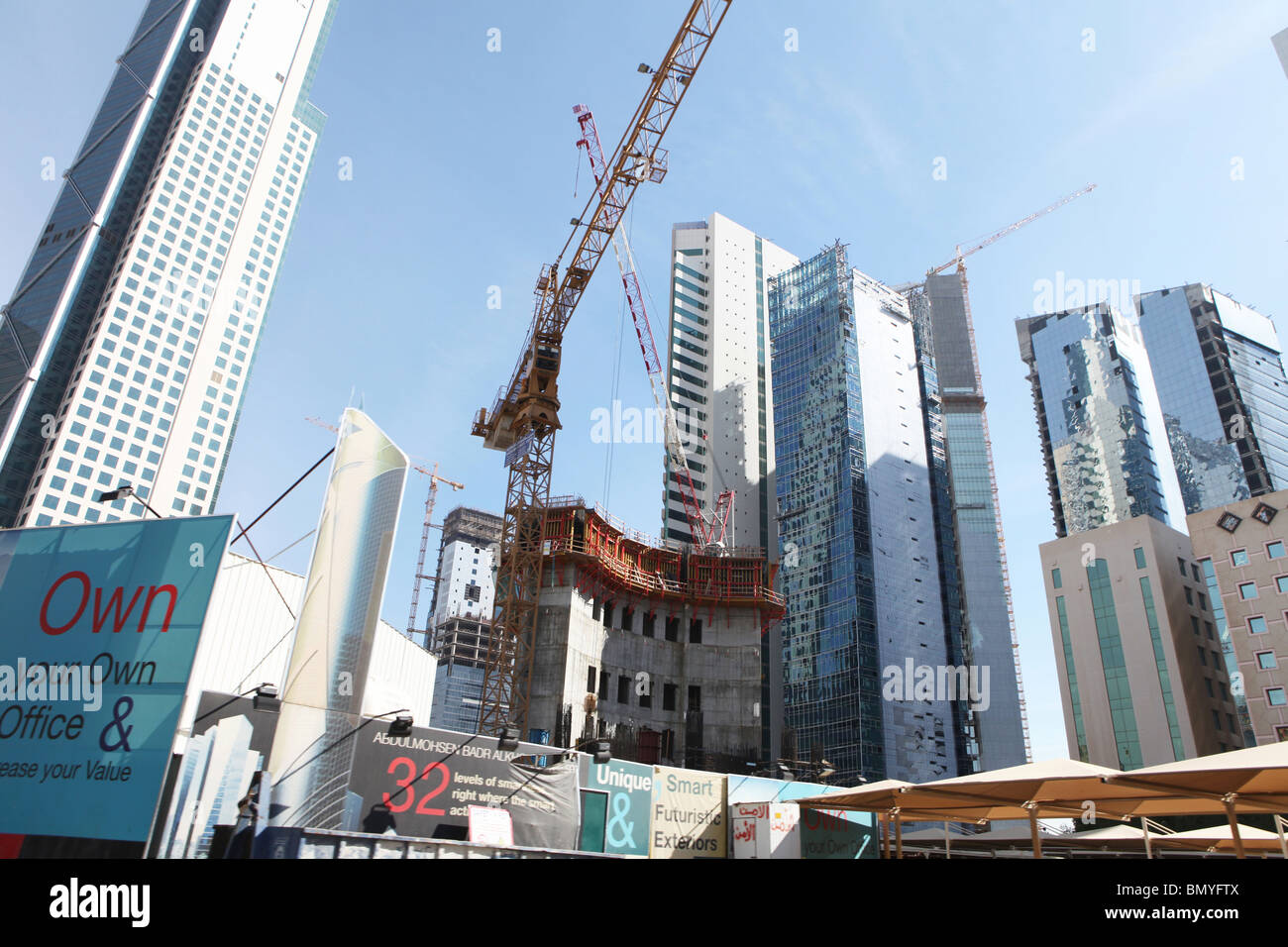 Kuwait city crane hi-res stock photography and images - Alamy