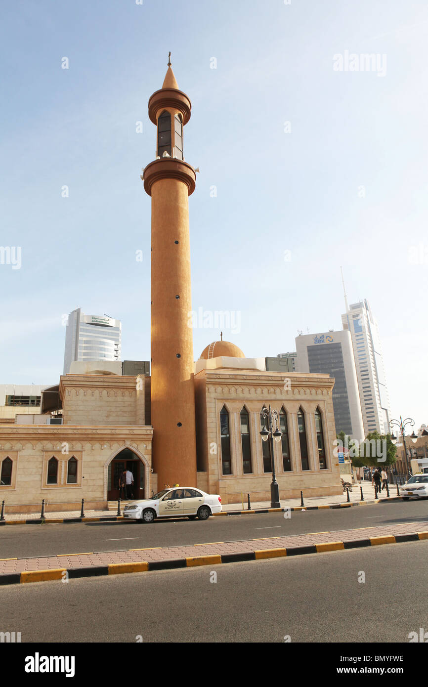 streetview in Kuwait city Stock Photo - Alamy