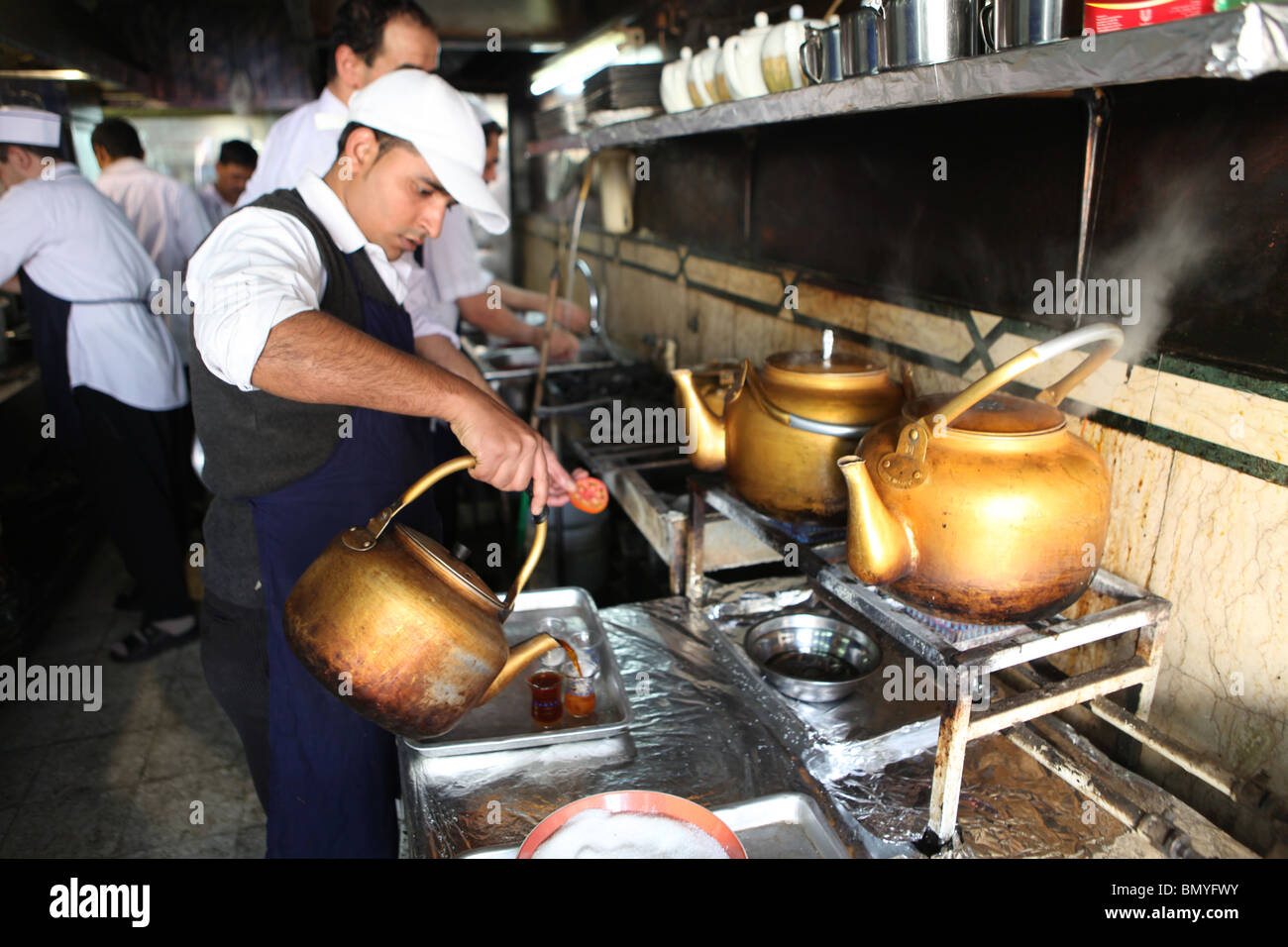 Kuwait street restaurant hi-res stock photography and images - Alamy