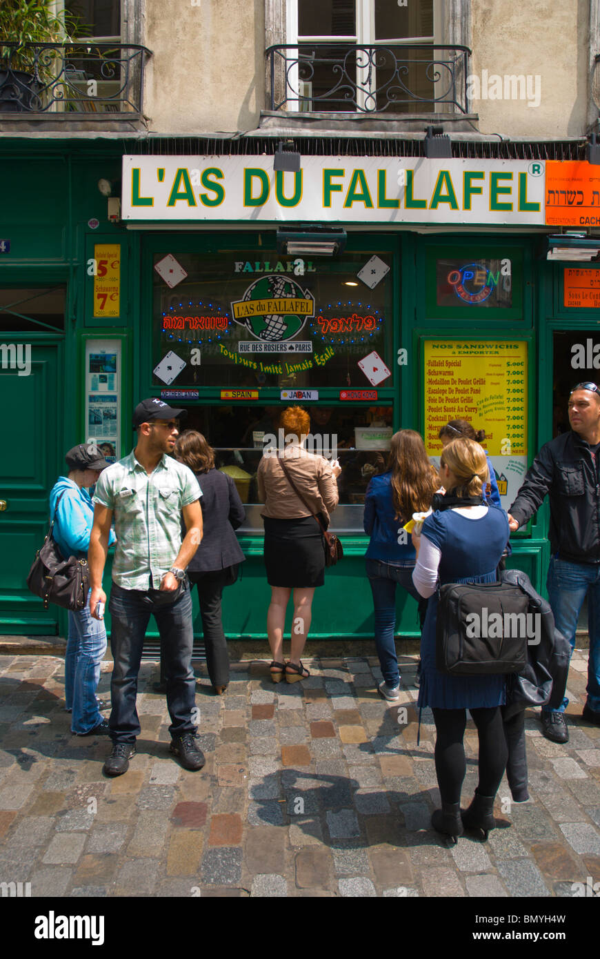 Falafel stand hi-res stock photography and images - Alamy