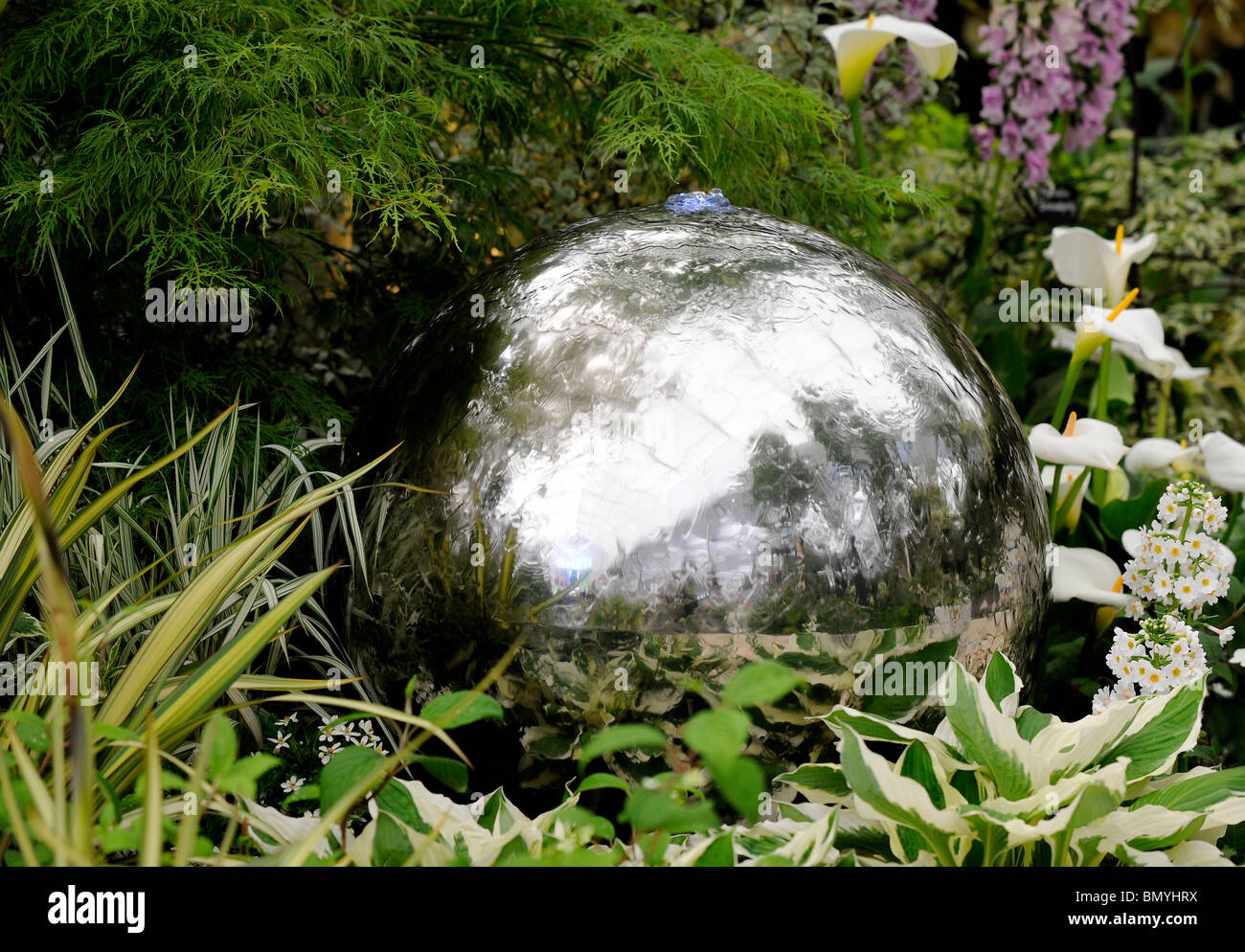Garden water feature Stock Photo - Alamy