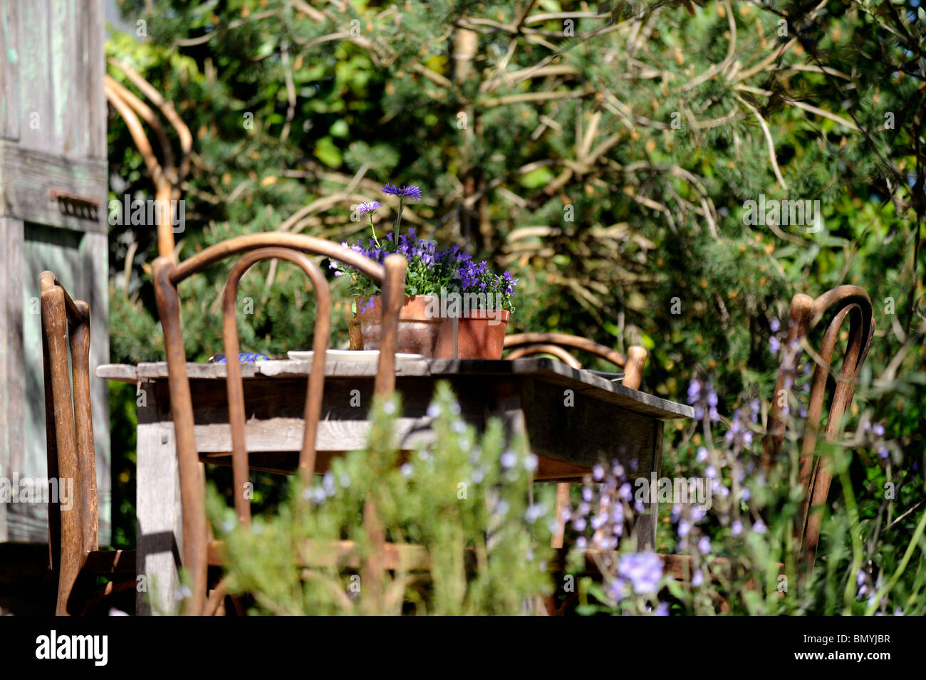 Outdoor rustic table hi-res stock photography and images - Alamy