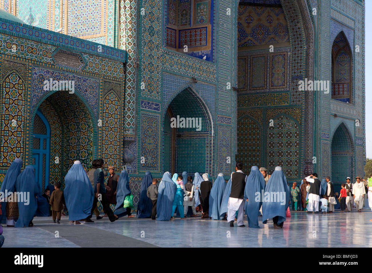Hazrat ali mosque in Mazar-i-sharif (afghanistan) where Ali is believed ...