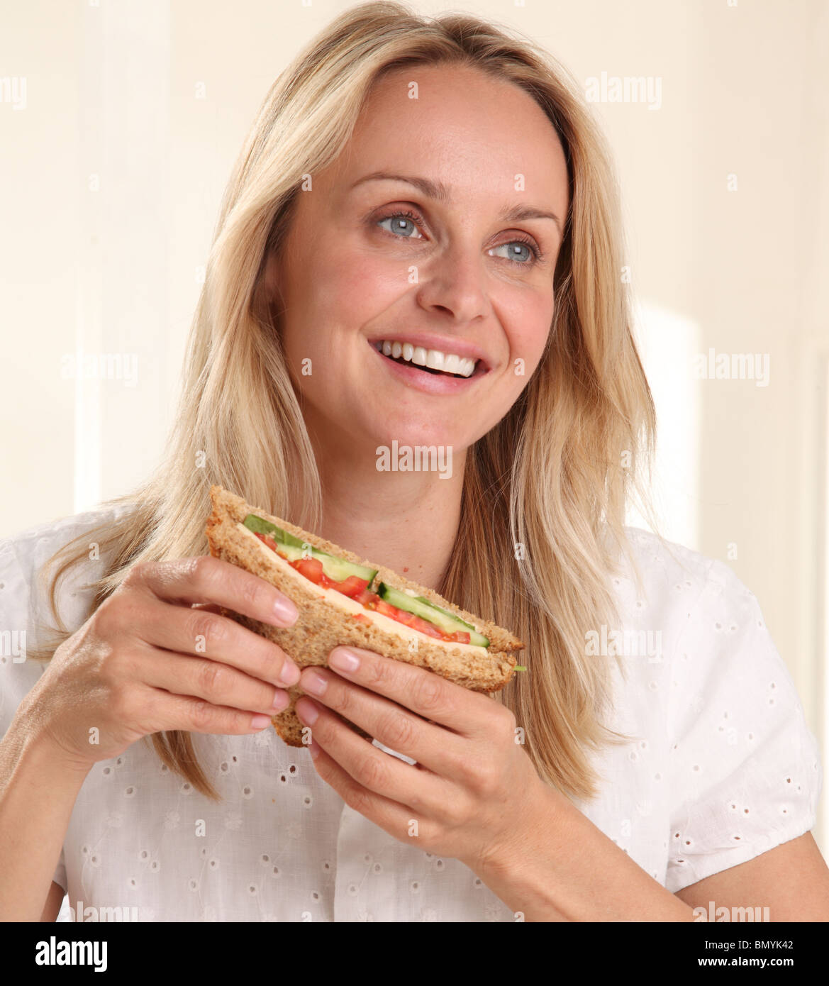 WOMAN EATING LUNCH Stock Photo - Alamy