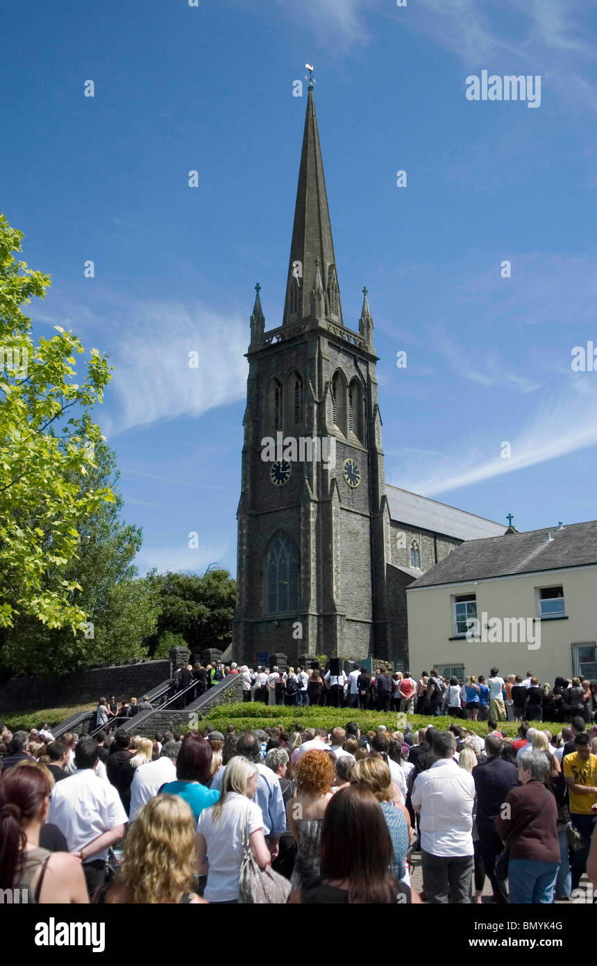 Funeral of former Stereophonics drummer Stuart Cable in his hometown of ...