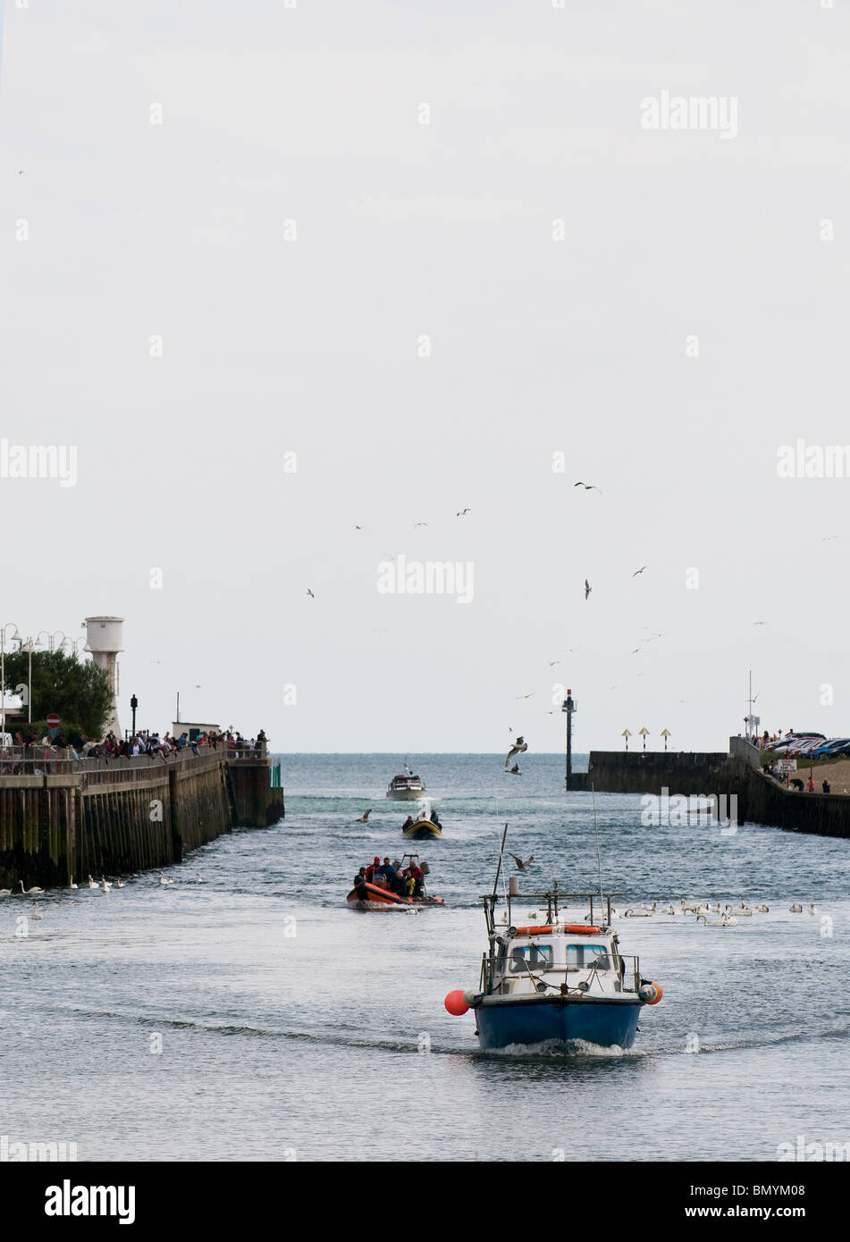 Boats entering Littlehampton Harbour in West Sussex. Photo by Gordon ...