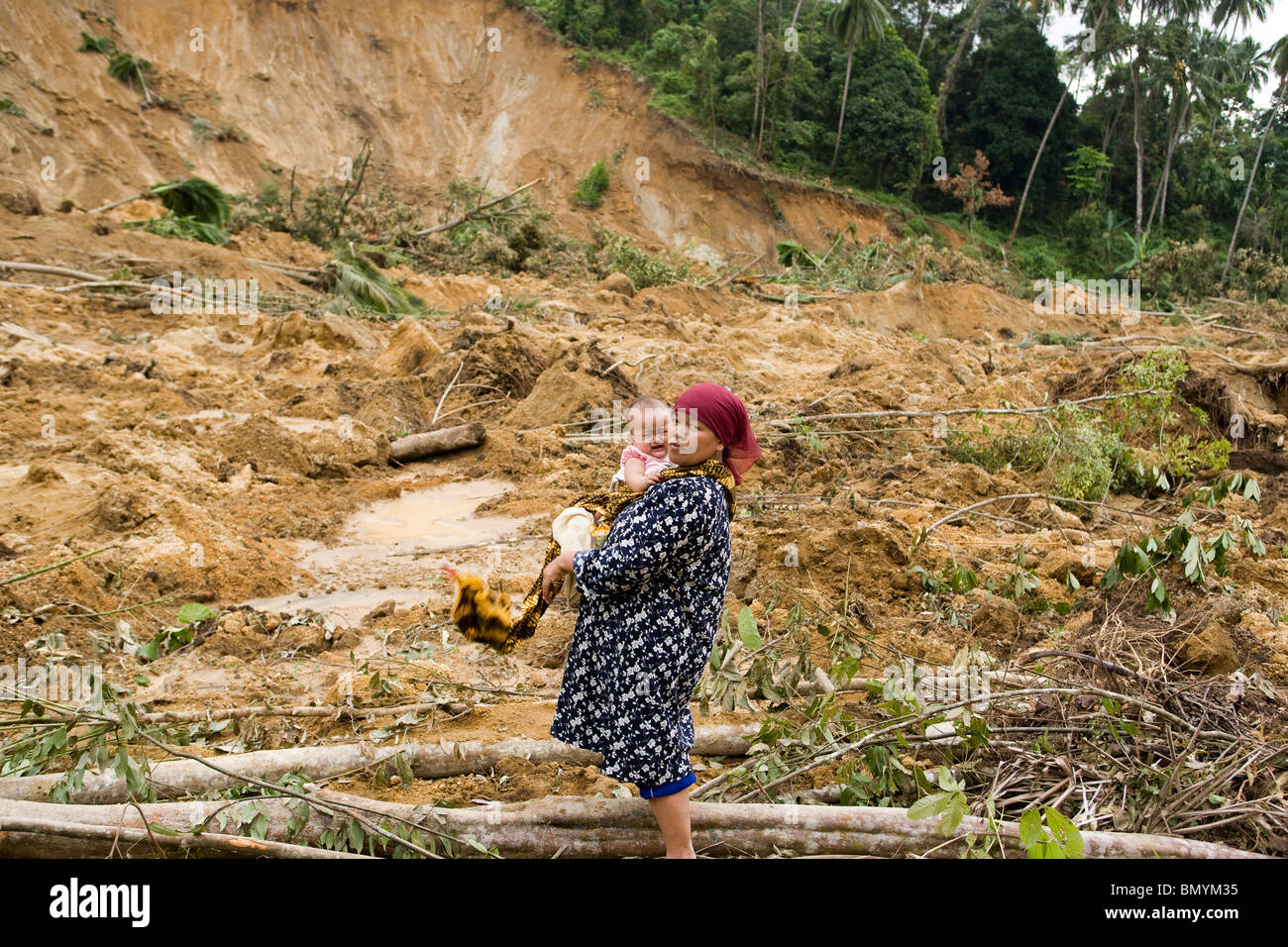 Earthquake rubble baby hi-res stock photography and images - Alamy