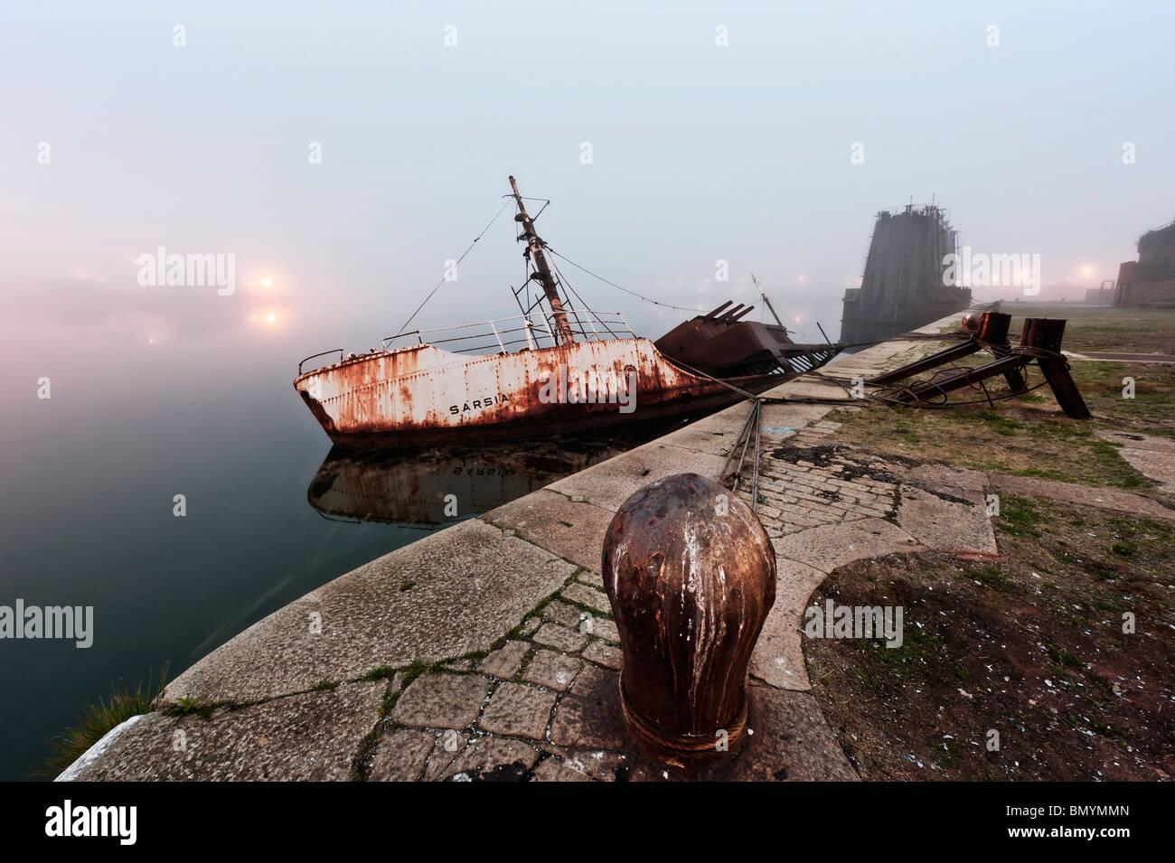 Rusting ship hi-res stock photography and images - Alamy