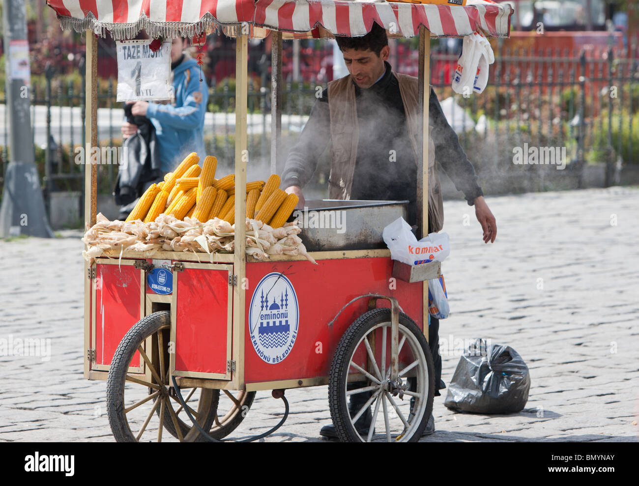 Corn seller, Eminönü, Istanbul, Turkey Stock Photo - Alamy