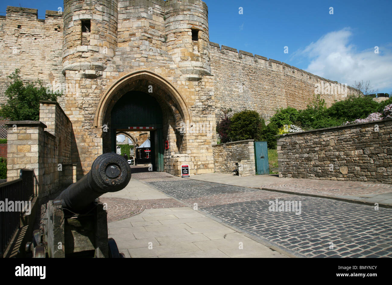 The entrance gate to Lincoln Castle Stock Photo - Alamy