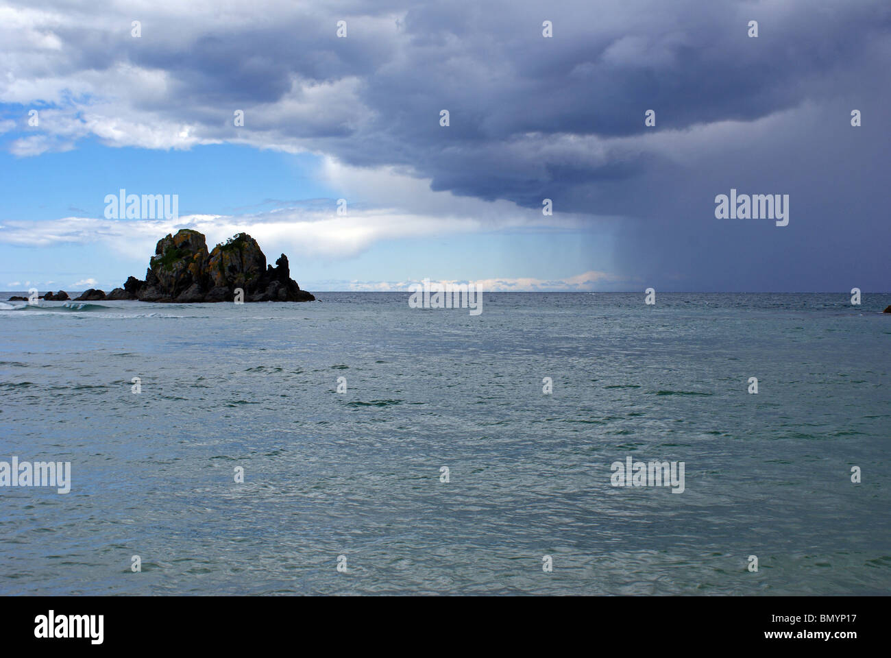 Approaching rain cloud hi-res stock photography and images - Alamy